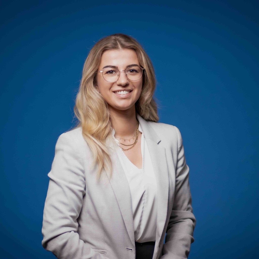 Marie Rettschlag - Betreuerin Vermögende Privatkunden - Volksbank PLUS ...