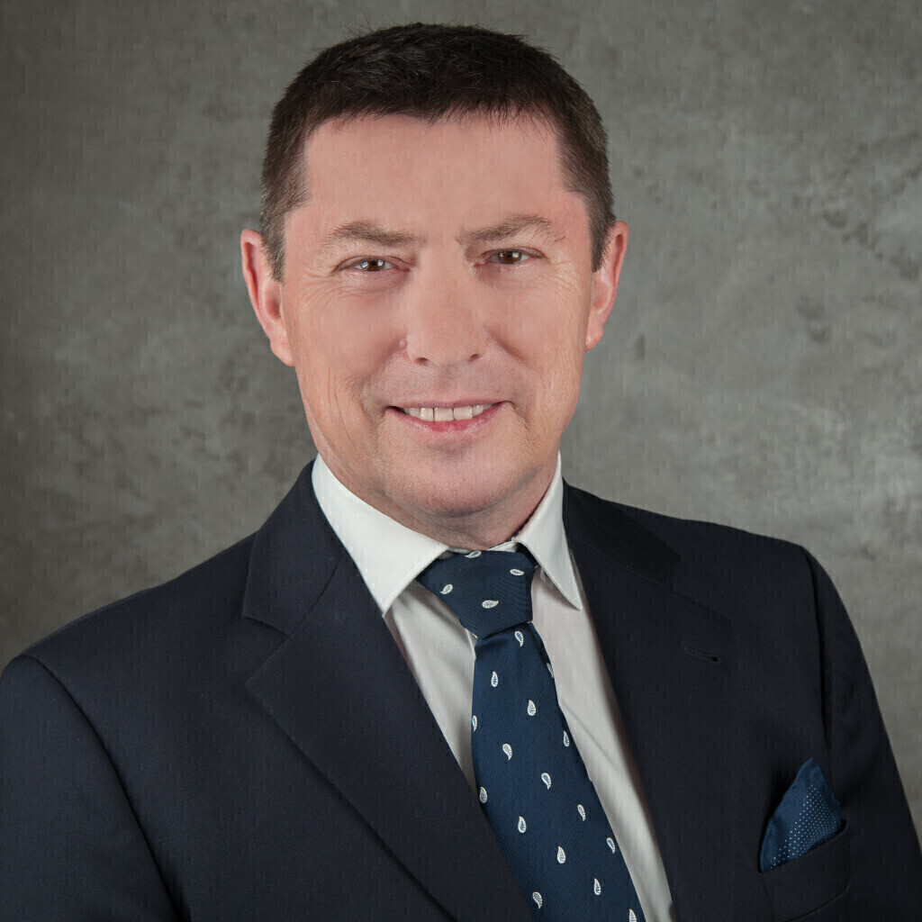 Hermann Fuchs - Geschäftsführer - E-Solaro GmbH | XING