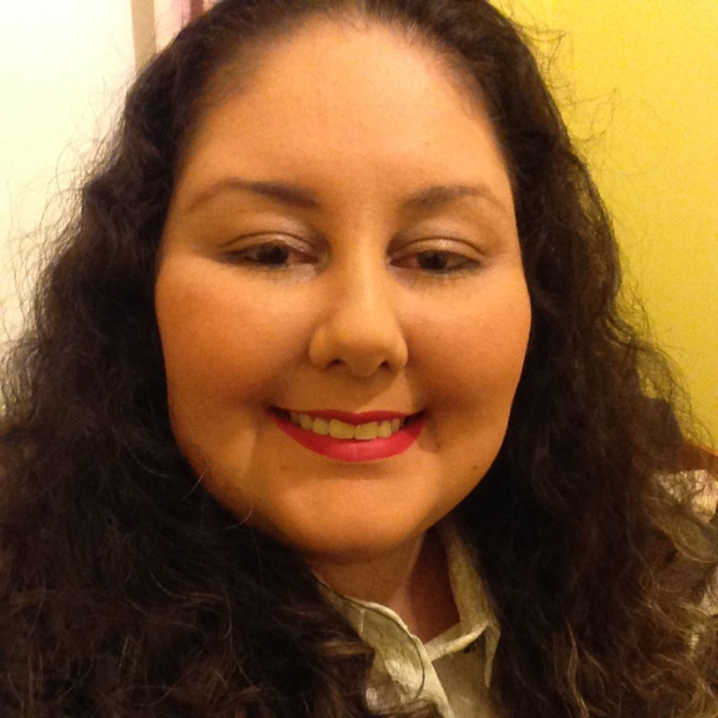 Fabíola Marques: Ausbildung und Berufserfahrung | XING