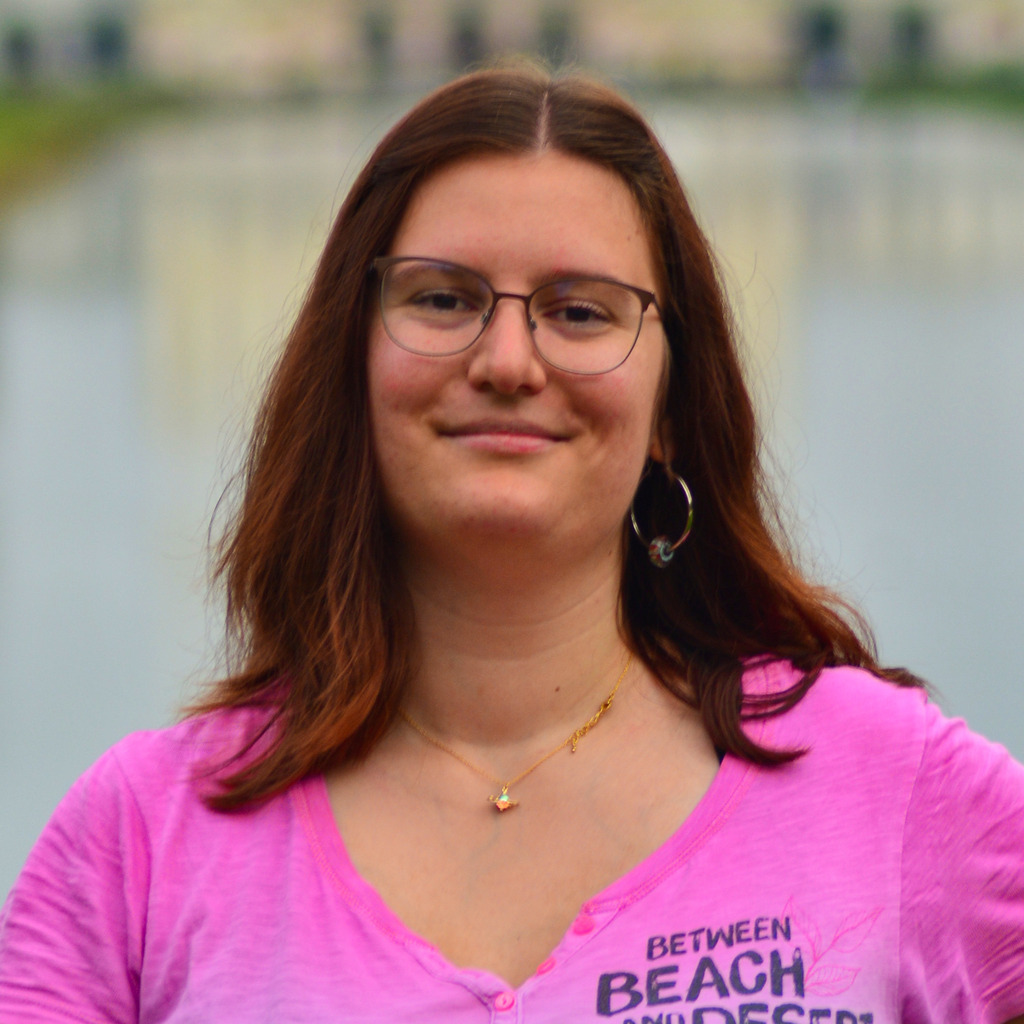 Alina Stephan - Gutachterin für elektromagnetische Felder - TÜV SÜD ...