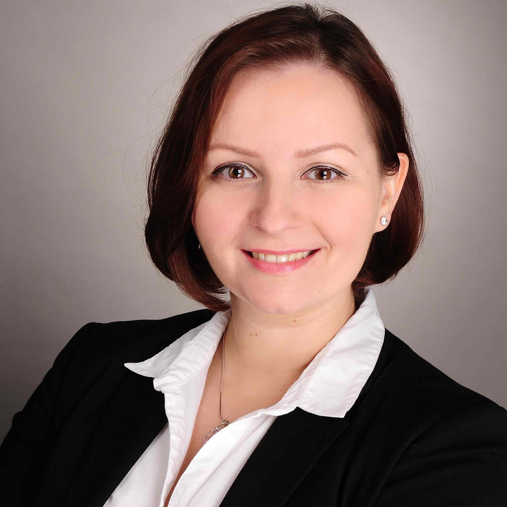 Claudia Berling - Service Design Managerin - IntReal Solutions GmbH | XING