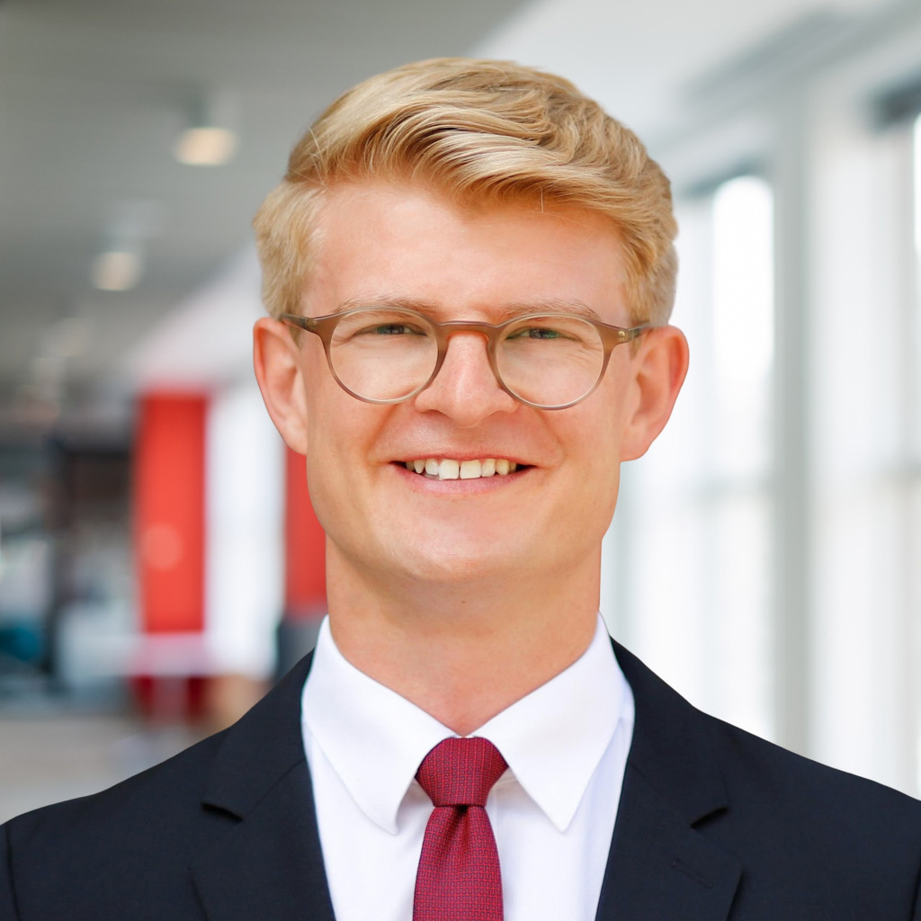 Dr. Christopher M. Neumann - Associate Partner - Bain & Company | XING