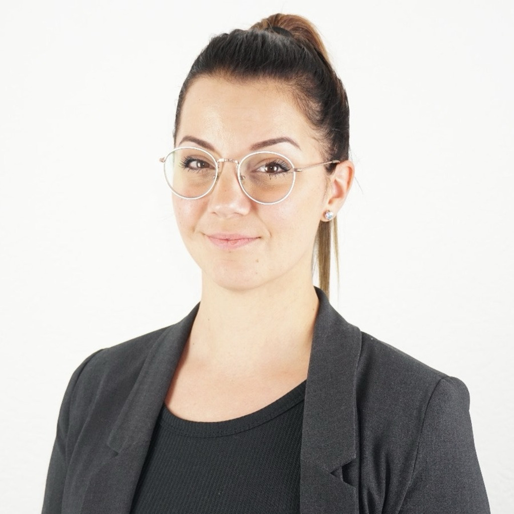 Julia Kaleschewsky - Rental Sales Agent - Sixt GmbH & Co ...