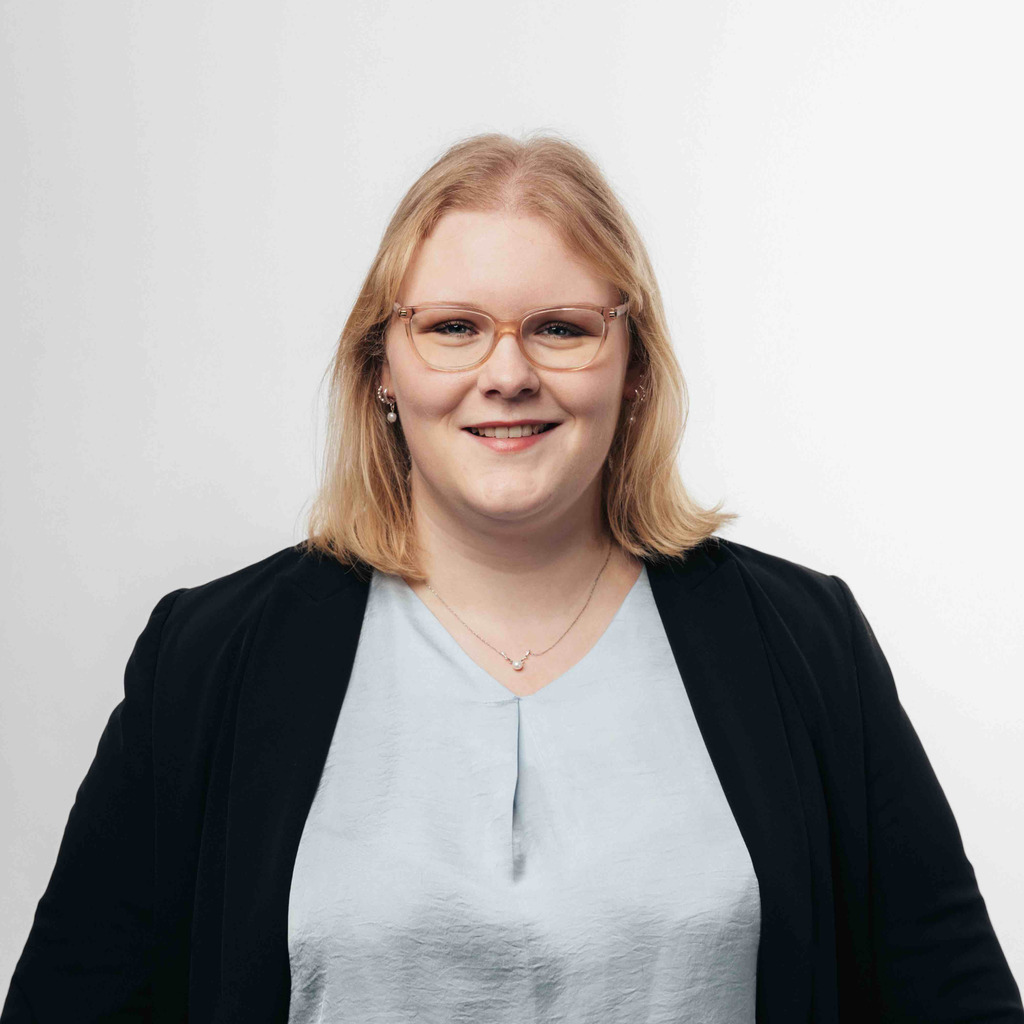Sarah Hoselmann - Praktikantin - VERAVIS GmbH | XING