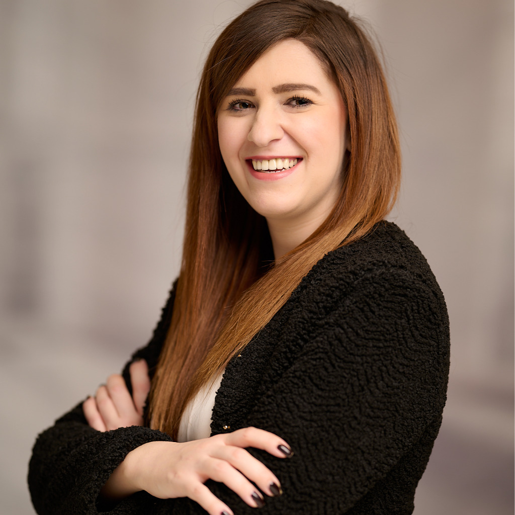 Jennifer Früh - Personalsachbearbeiterin Entgeltabrechnung - ba.se ...