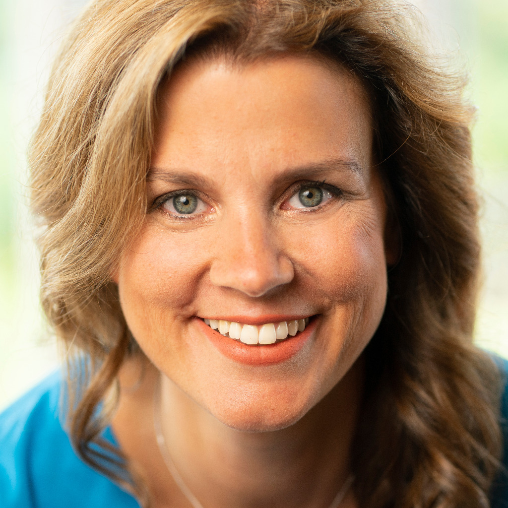 Iris Weiss's Instagram, Twitter & Facebook on IDCrawl