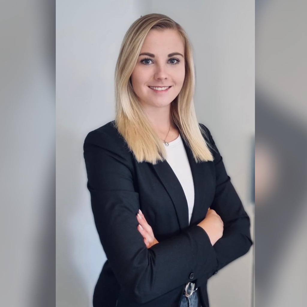 Michelle Menke - Executive Assistant Vorstandsressortbereich - Allianz ...
