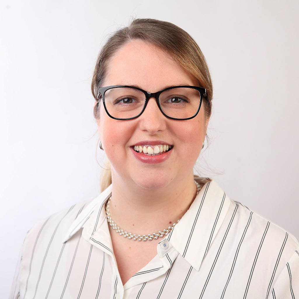 Lisa Esser - Kaufmännische Mitarbeiterin - Frauen helfen Frauen e.V ...