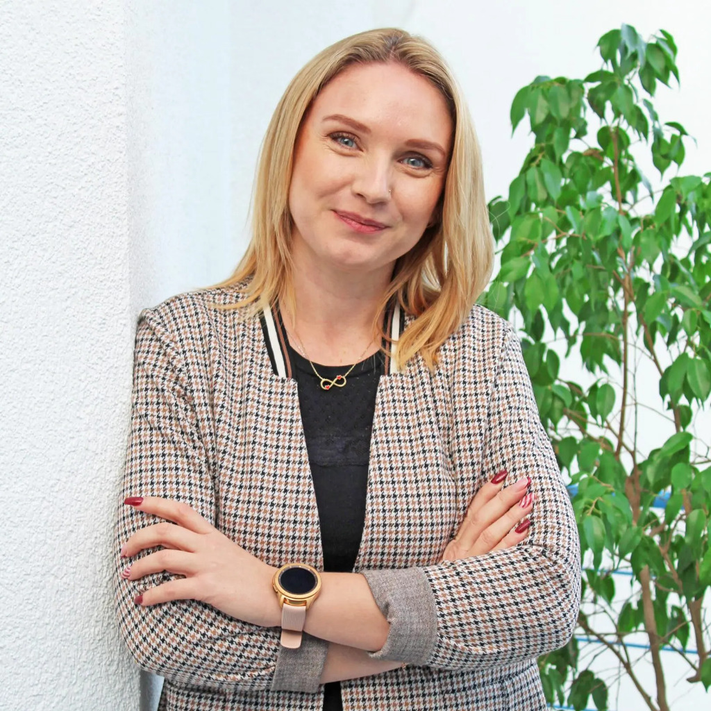 Alena Fink - Customer Service - Wireless Guiding Systems - MEDER ...