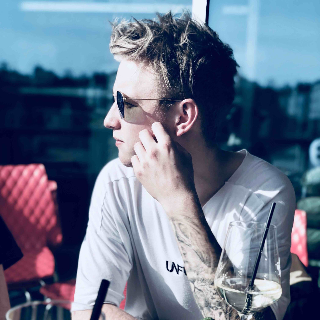 Lucas Pfeil - Grafiker - Pfeil Design e. U. | XING