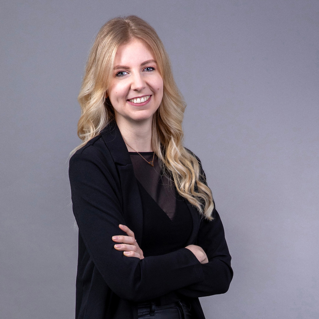 Lisa Stöhr - Grafik- und Webdesignerin - DESIGNSTUUV Werbeagentur GmbH ...