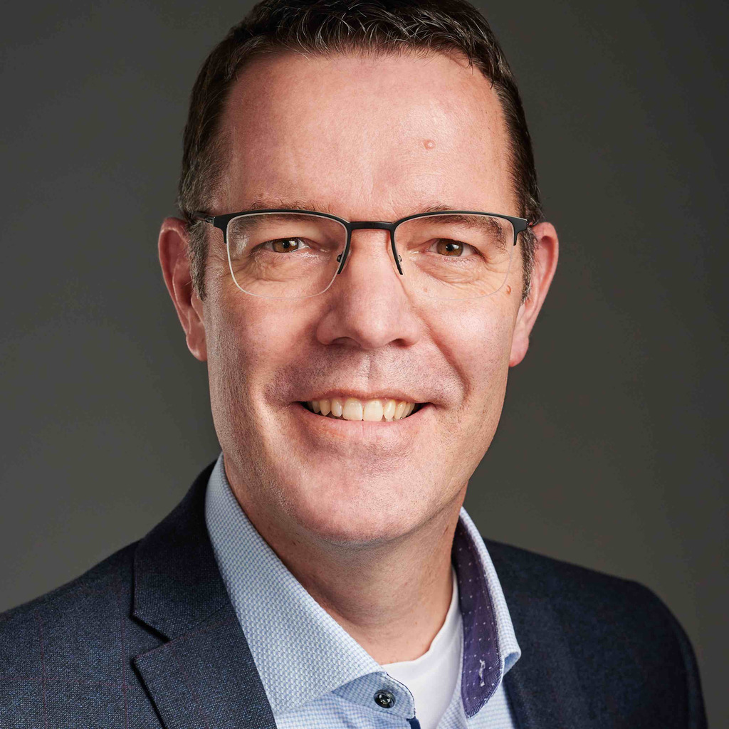 Michael Wedele - Senior Controller - WST Präzisionstechnik GmbH | XING