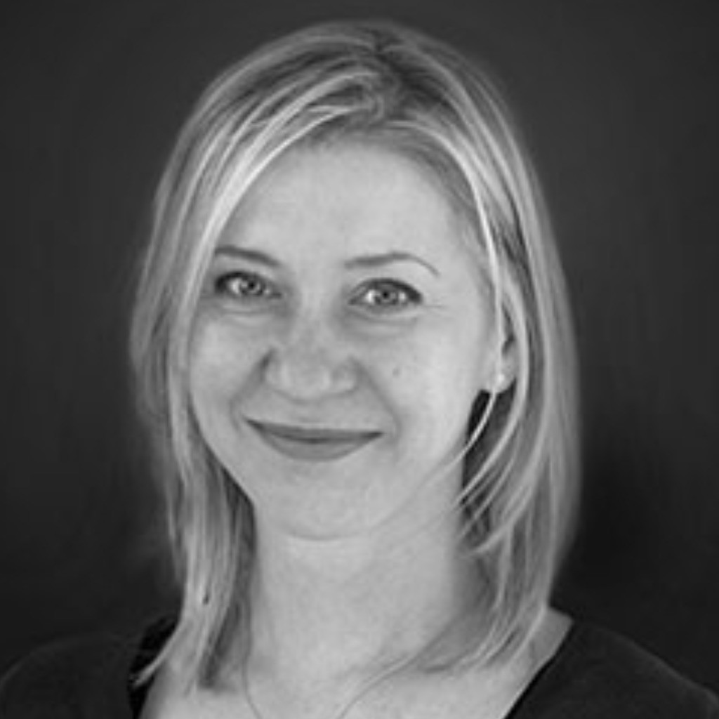 Julia Mary - Leiterin Finanzen/Controlling - DIE CREW AG Werbeagentur | XING