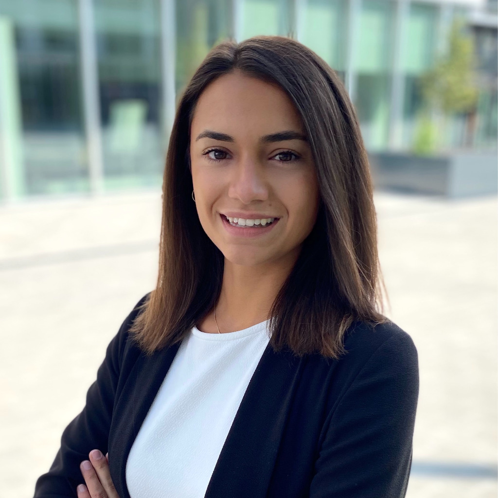 Alina Bok - Projektleiterin Brand & Product Experiences - Daimler AG ...