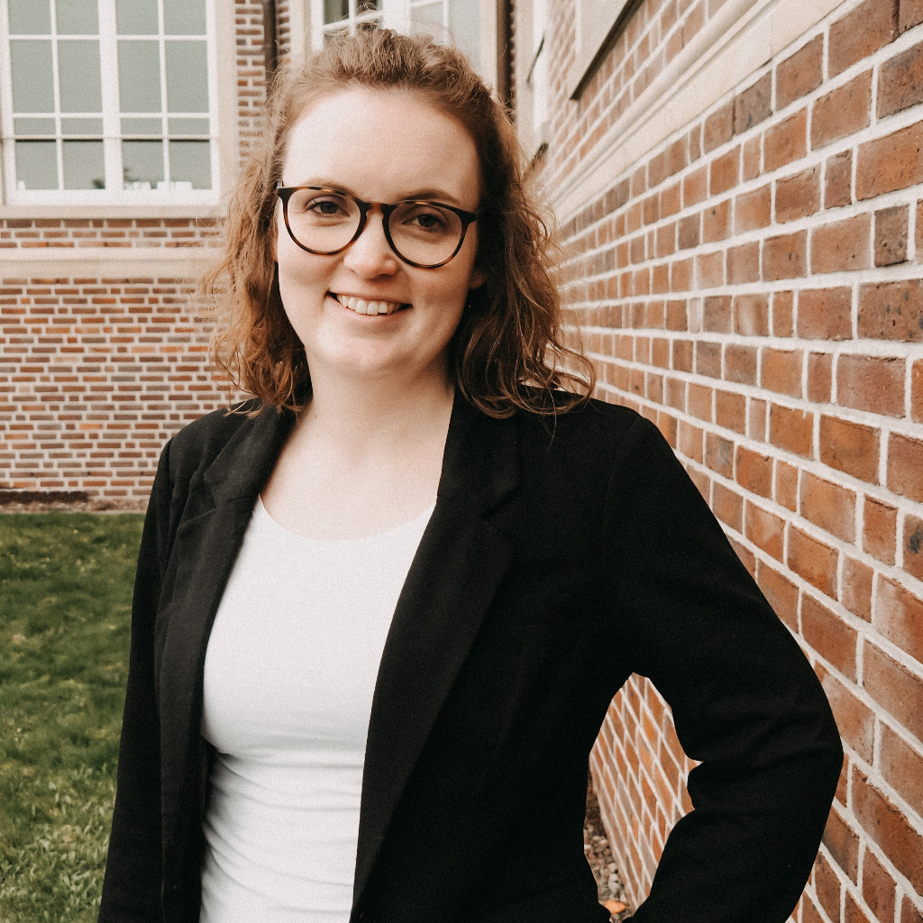 Julia Kippelt - Marketing - Fastbolt GmbH | XING