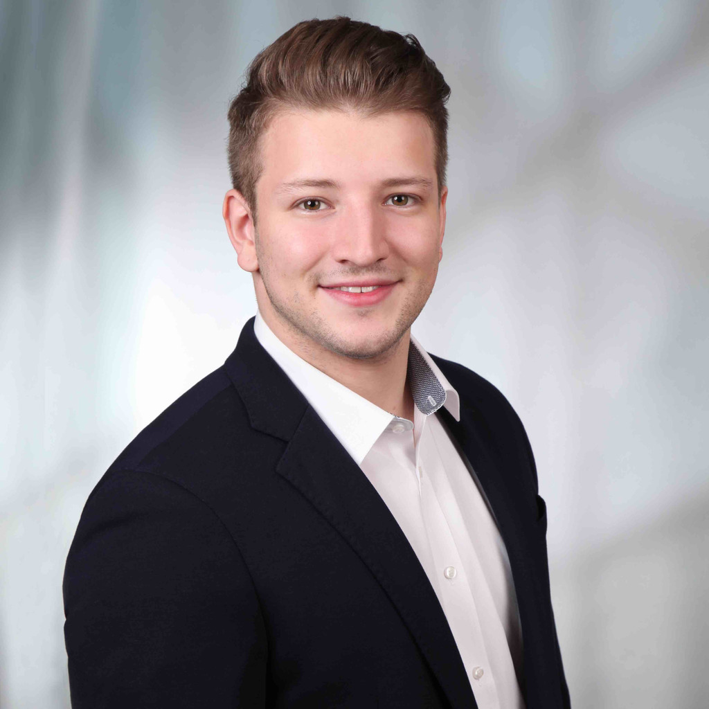 Fabian Fuchs - Globales Aktions- und VET Management - Mercedes-Benz ...