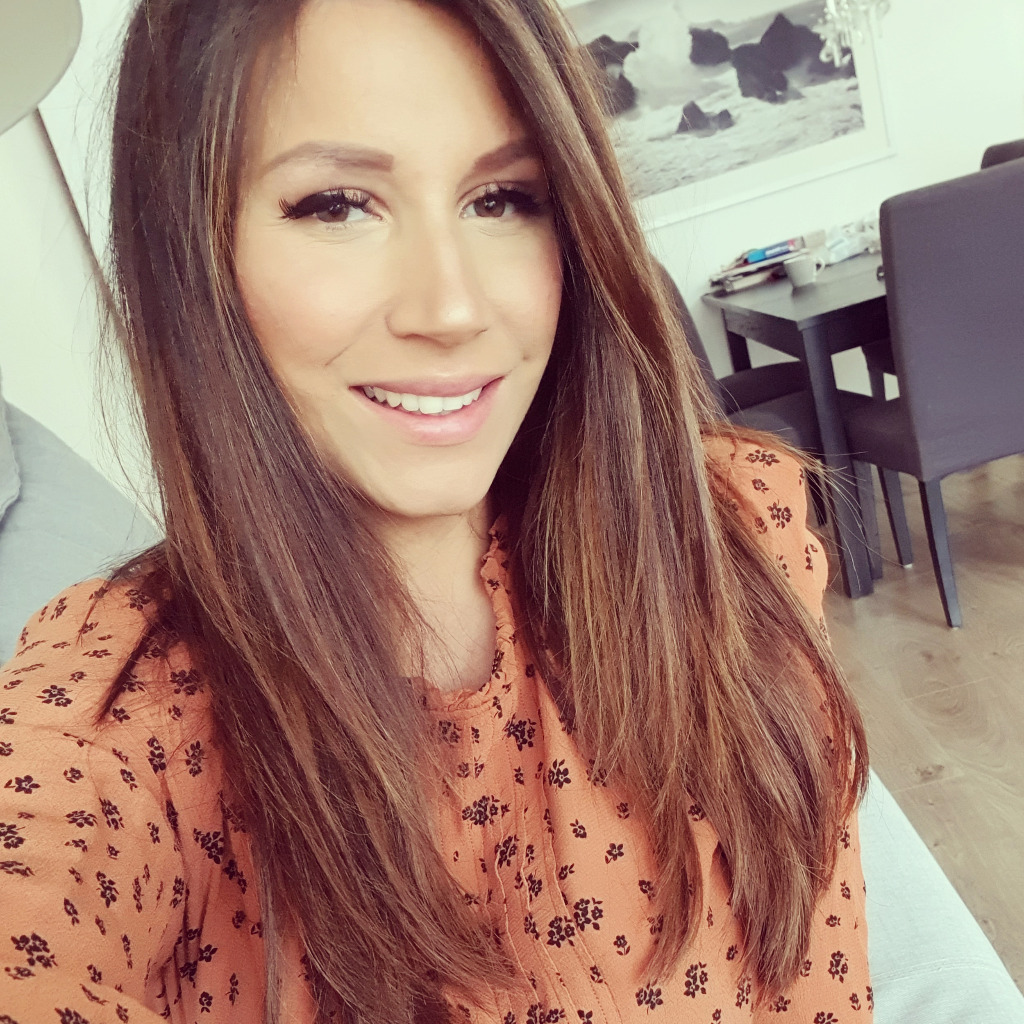 Lisa Hannah's Instagram, Twitter & Facebook on IDCrawl