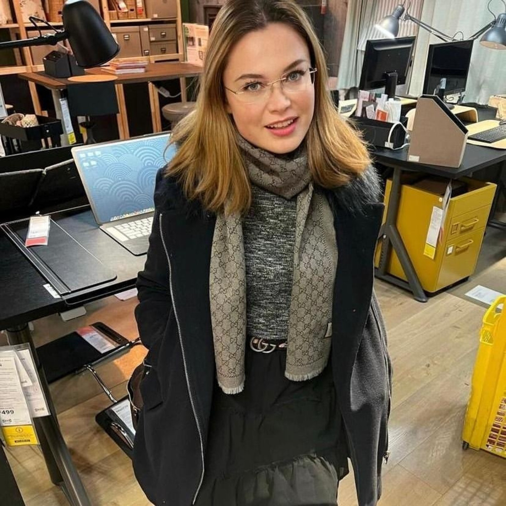 Veronica Scrifres - Investment Manager - 12.18. Investment Management ...