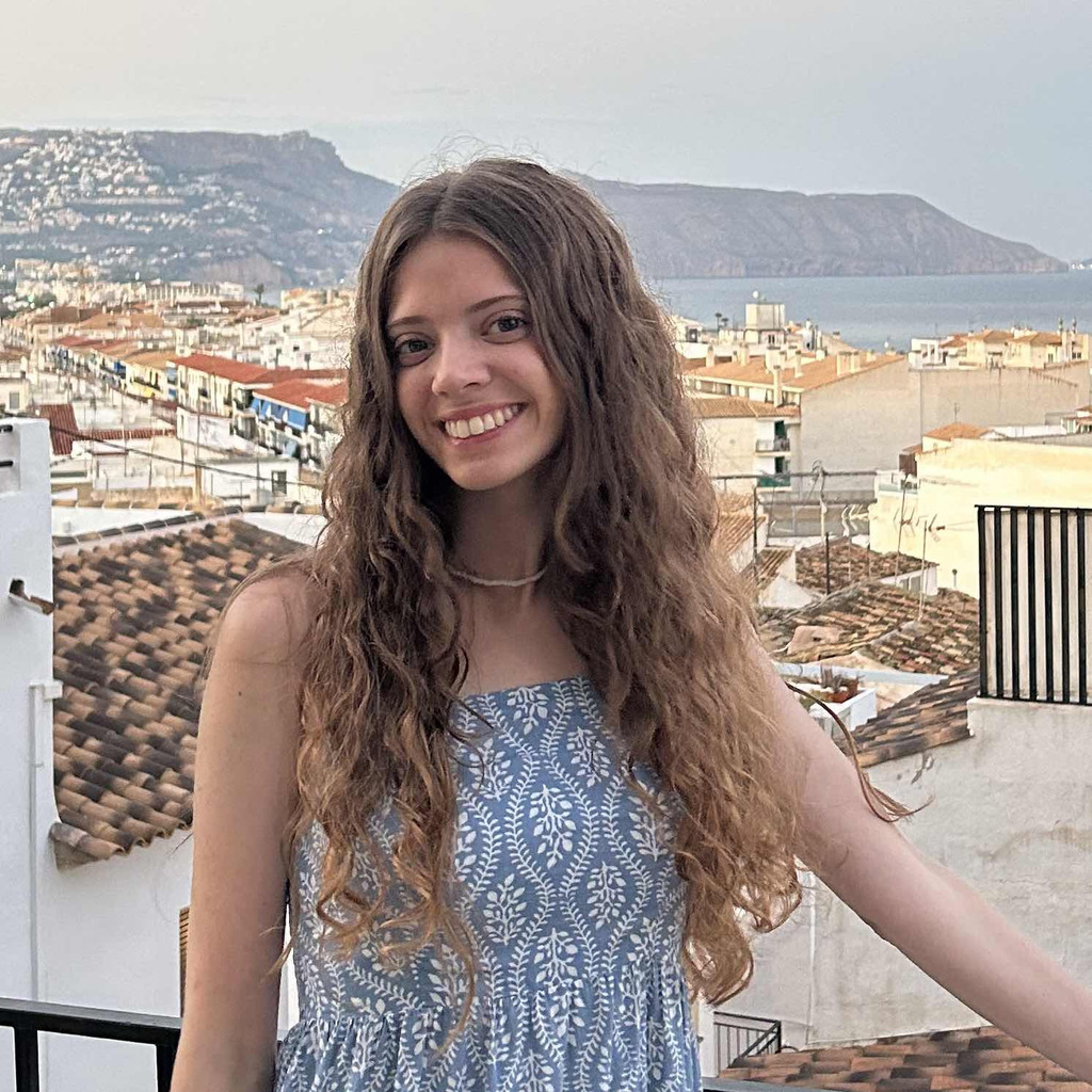 angela mira abad - Systems Technician - Laboraratorios Maverick, S.L.U ...