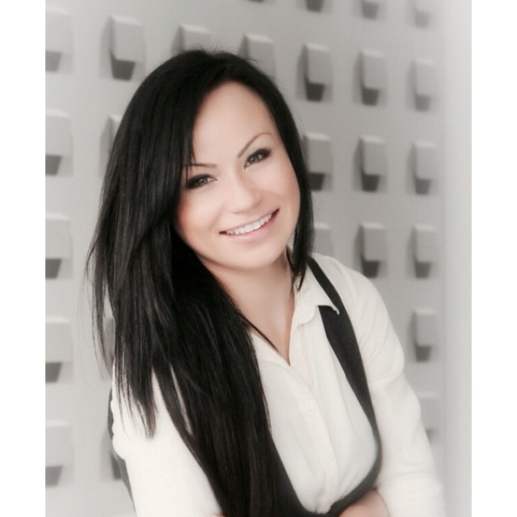 Nina Ritter - geprüfte Pharmareferentin - Dermatologie/ Dr. Gunter Fitz ...