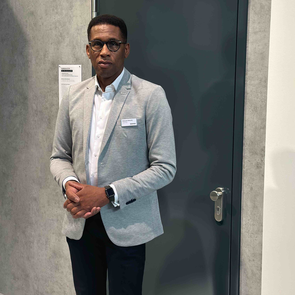 Richard Edwards - Produkttrainer Brandschutzsysteme, Industrietore ...