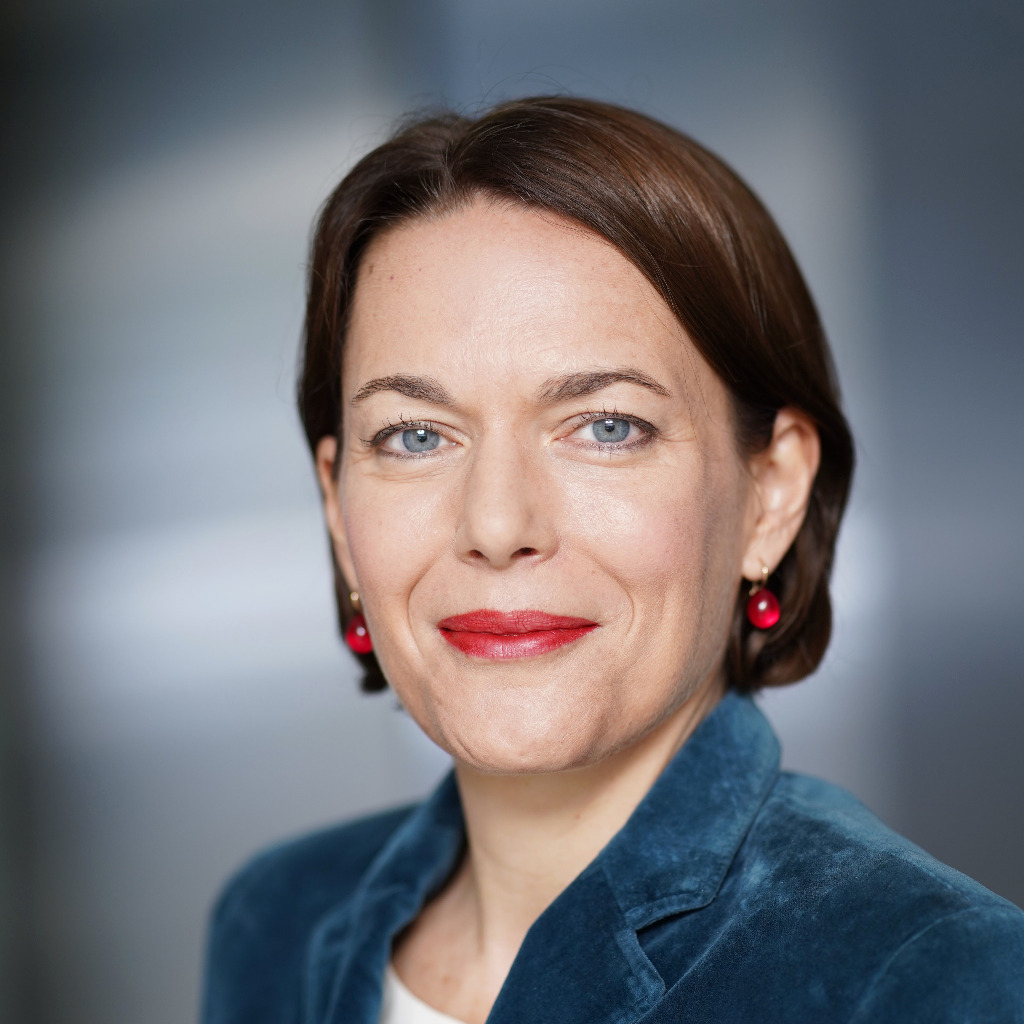 Stefanie Eller - Vice President Global Marketing Communications - E.ON ...