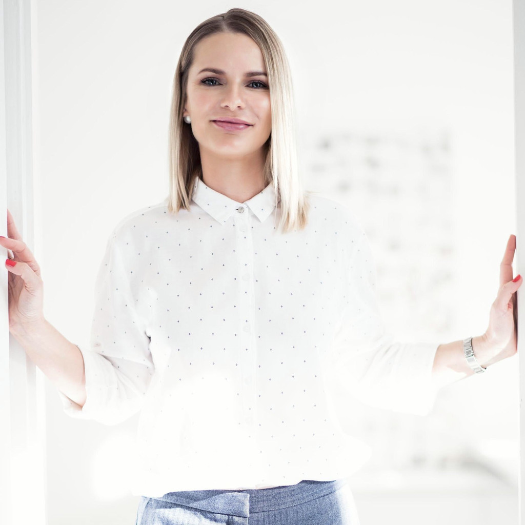 Daniela Schulze - Geschäftsführerin - FOUR MOMENTS - Strategisches ...