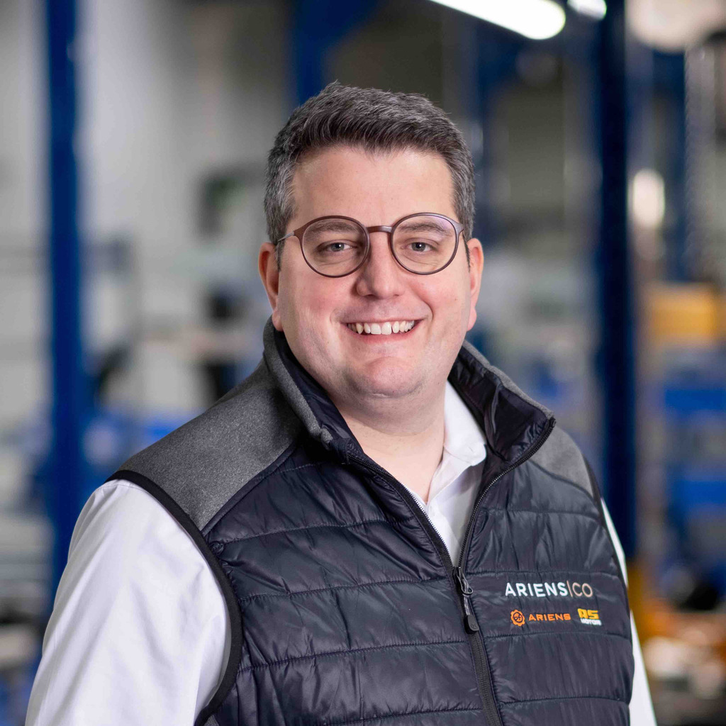 Jonathan Bauer - Vice President Finance EMEAA - AriensCo GmbH | XING