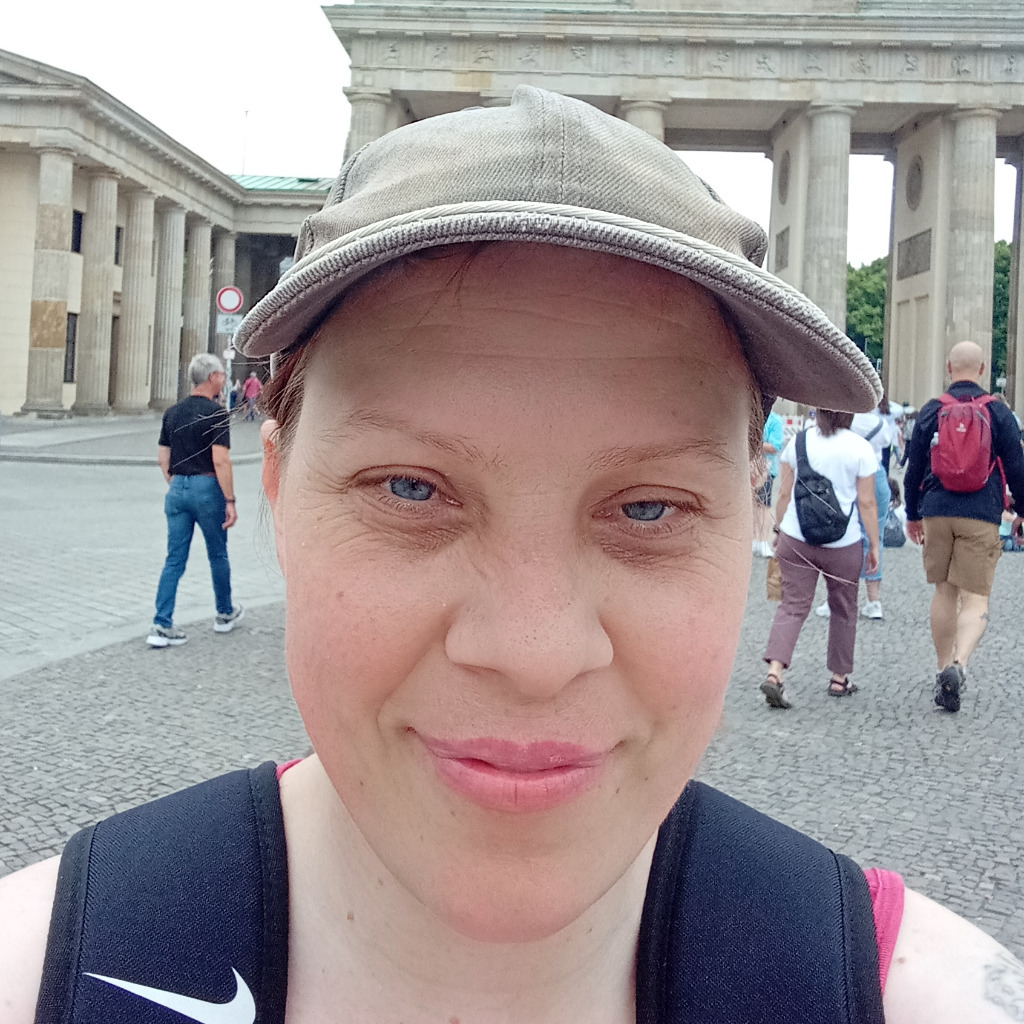 Sarah Gutowski - Wo Hunde erlaubt sind - Glückstädter Werkstätten | XING