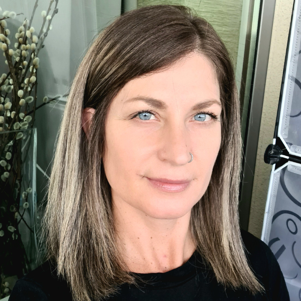 Angelika Müller - Backoffice Mitarbeiter - BASE TECHNOLOGIES GmbH | XING