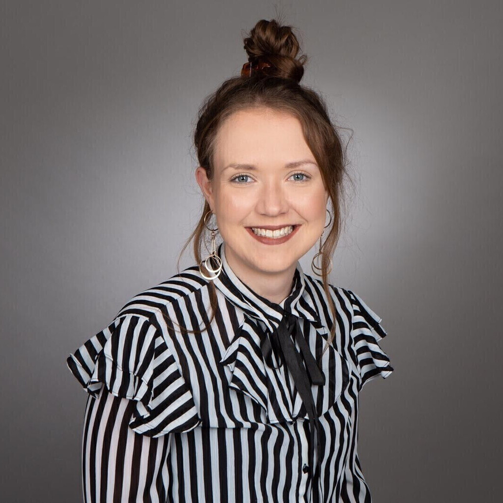 Janine Gläser - Expert Projectmanagement | Industry Vertical Consumer ...