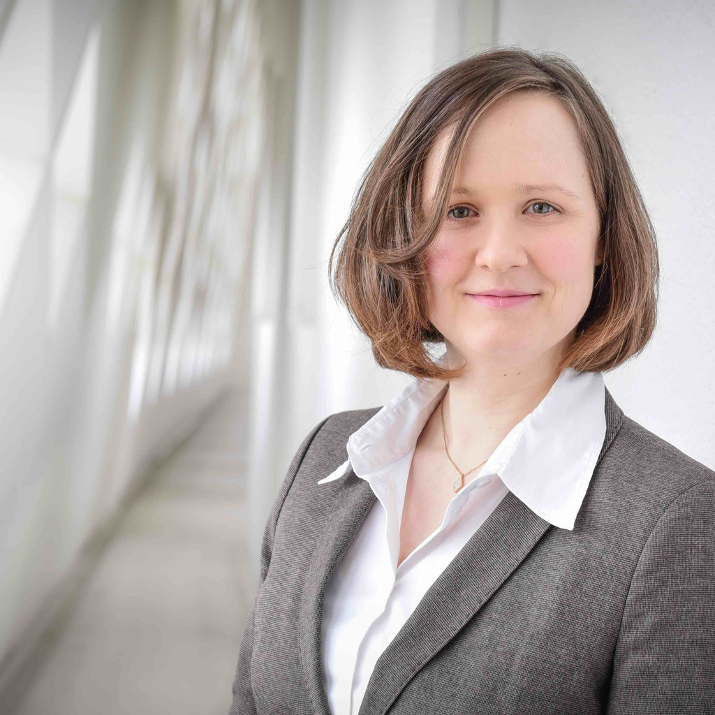 Dipl.-Ing. Stephanie Schneider - Projektleiterin - Deutsche Bahn AG ...