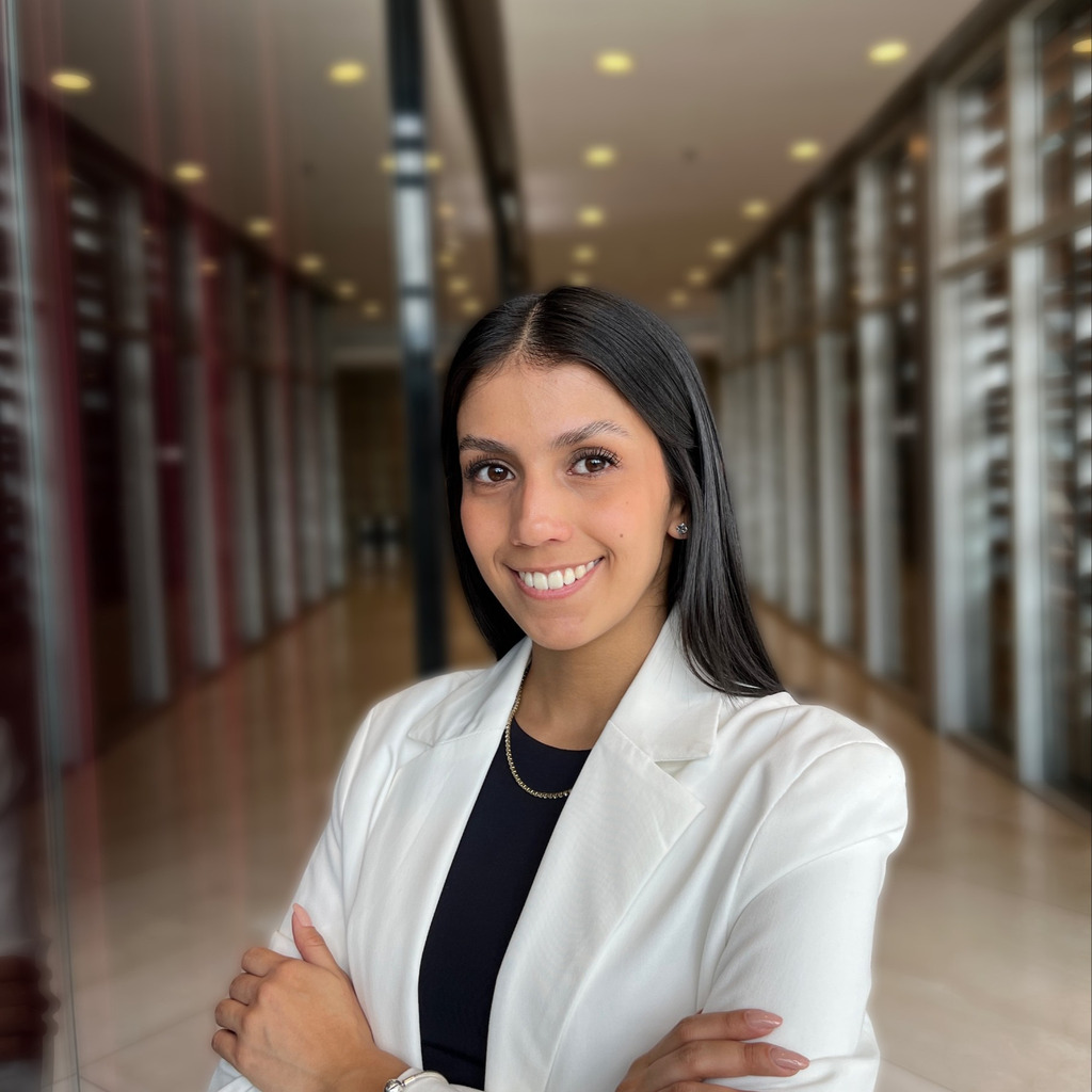 Daniela Herrera - Intern - Fitch Ratings | XING