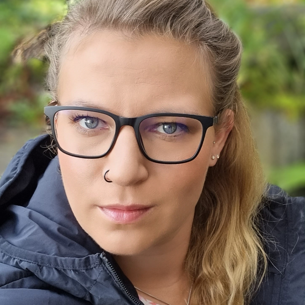 Ann-Christin Schröder - Berufskraftfahrerin - Spedition Bender GmbH | XING