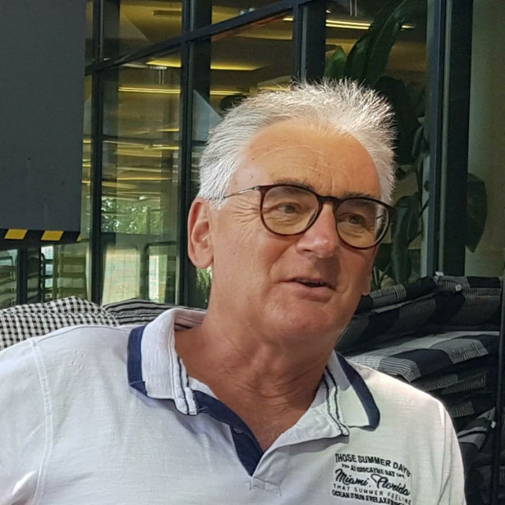 Prof. Dr. Harry Giesler - Leiter des Studiengangs BWL-Industrie - Duale ...