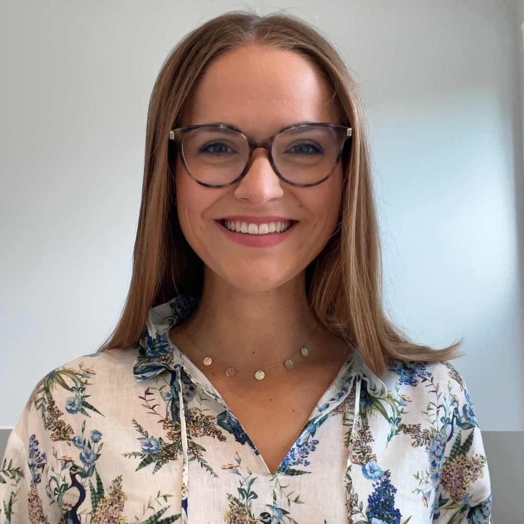 Lisa-Marie Pehmöller - Referentin Head of Client Center - EOS Gruppe | XING