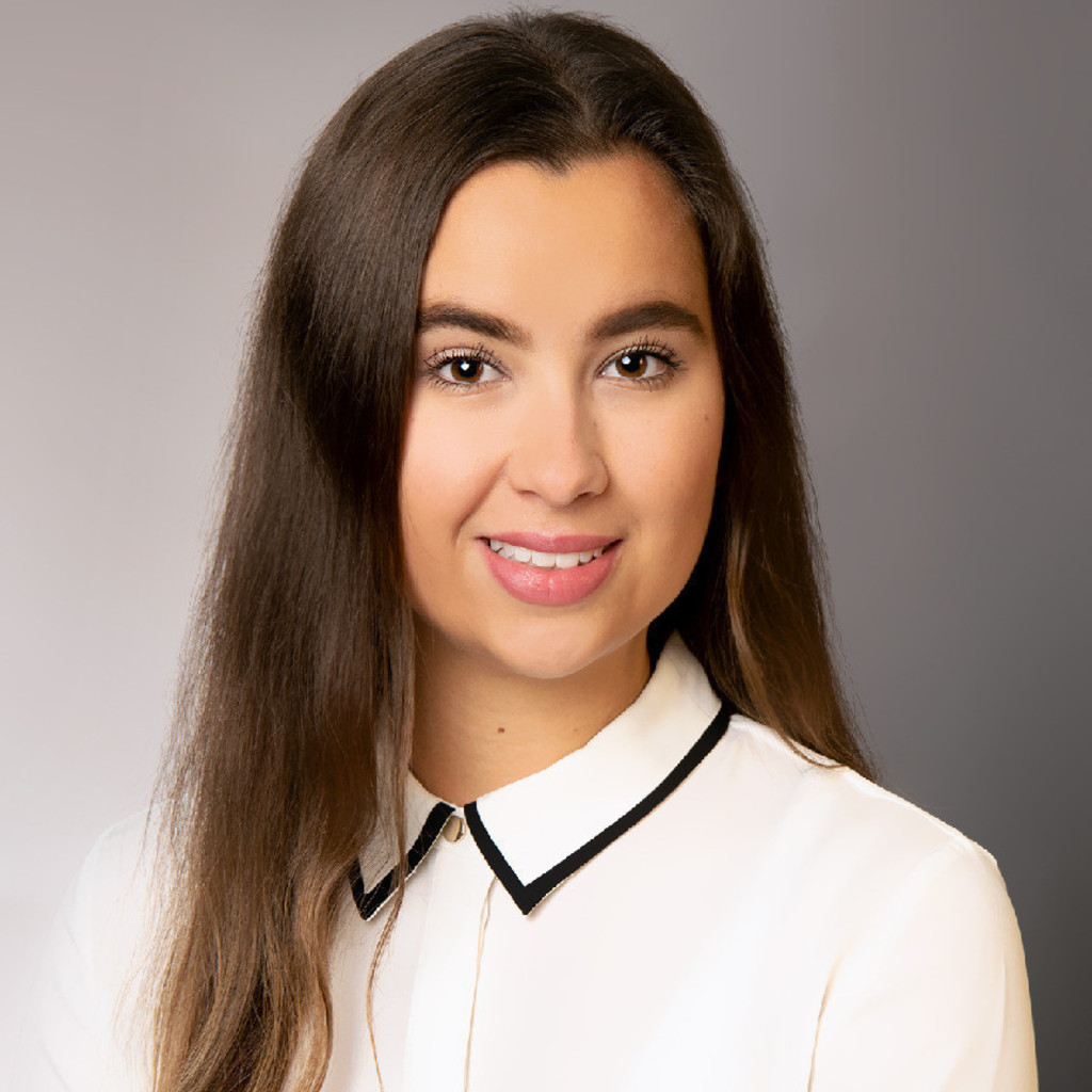 Lisa-Maria Hackel - Führung in Dienstleistungsunternehmen - Ostfalia ...