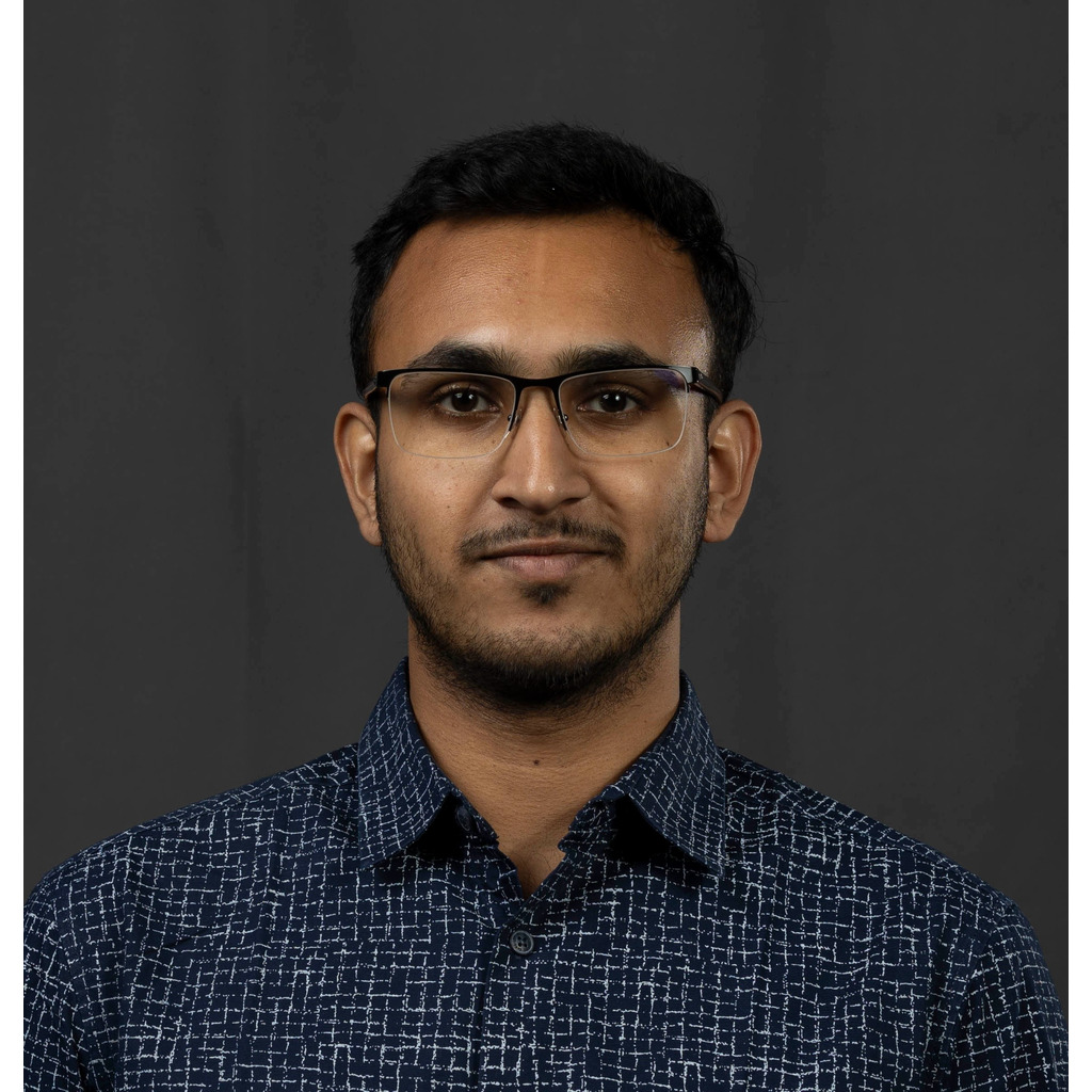 Malolan Chithathoor Veeravalli Mukunthan: Ausbildung und ...