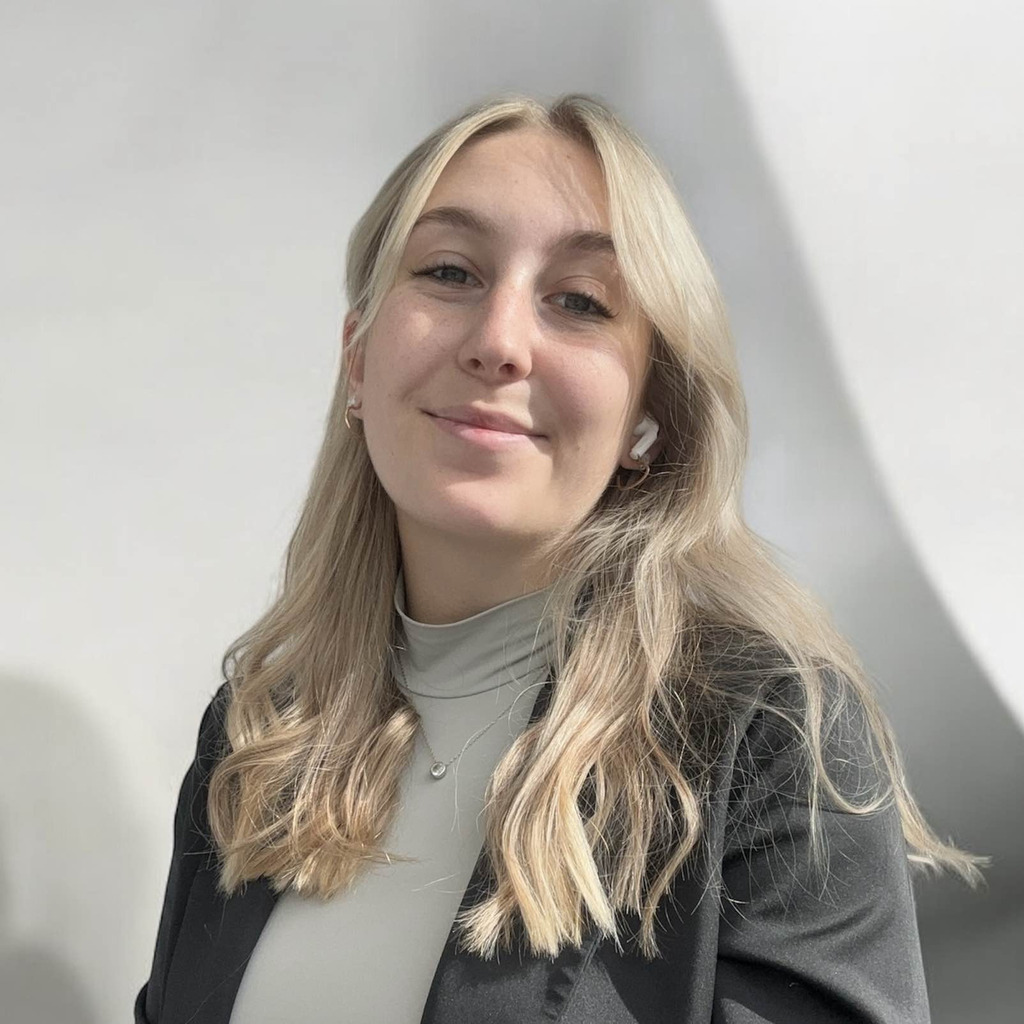 Emma Lederer - Auszubildende - ZBI Zentral Boden Immobilien Gruppe | XING