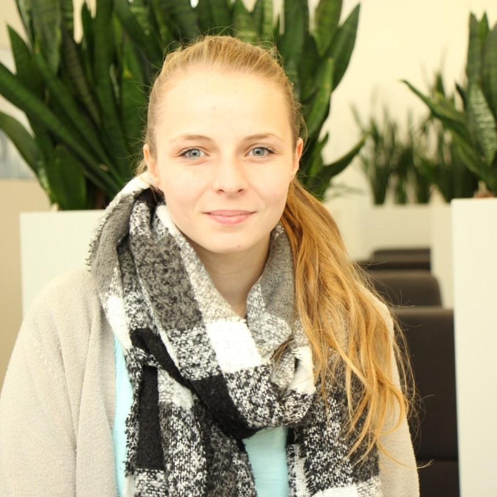 Kiana Walker - Ausbildung zur Industriekauffrau - Phoenix Contact GmbH ...
