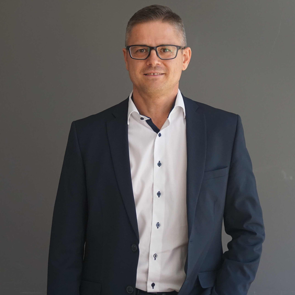 Michael Goller - Channel Manager Distribution International - Bachmann ...