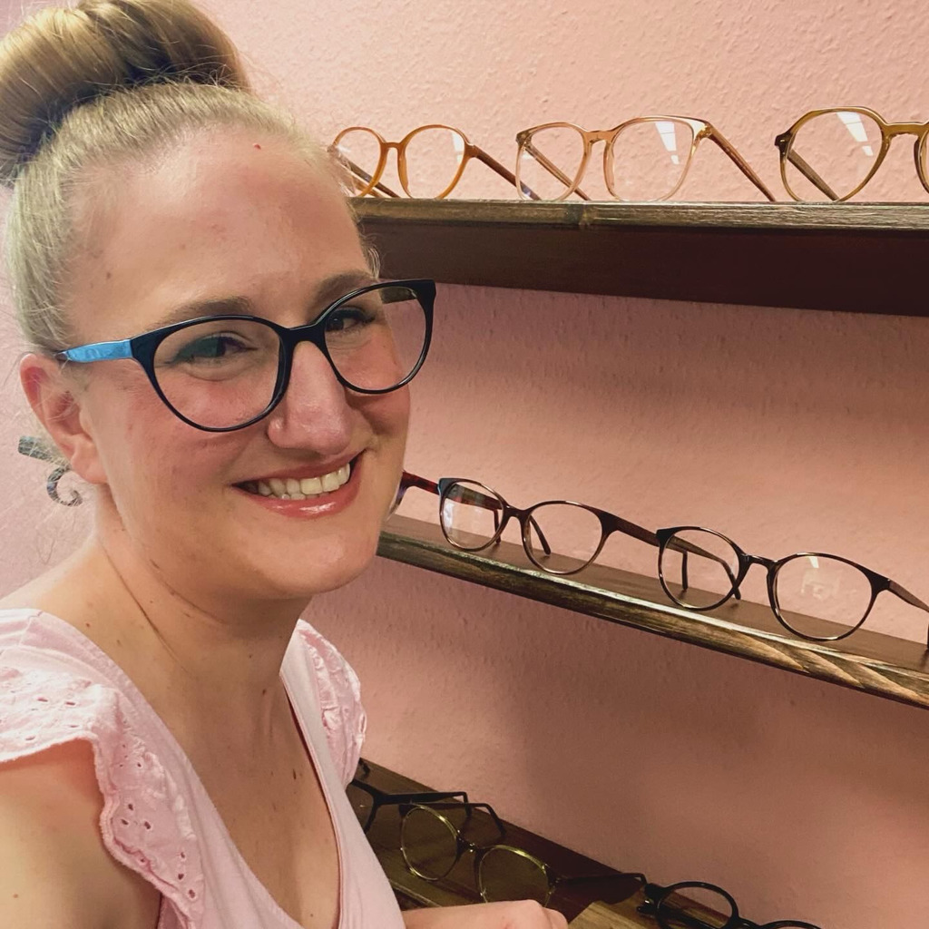 Anne Neil - Inhaberin - FrameYourself - Nachhaltige Brillen | XING