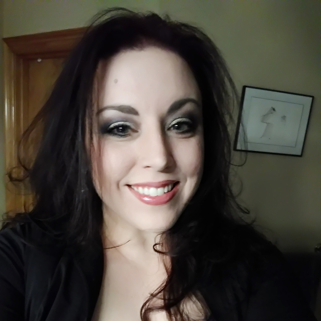 April Moore's Instagram, Twitter & Facebook on IDCrawl