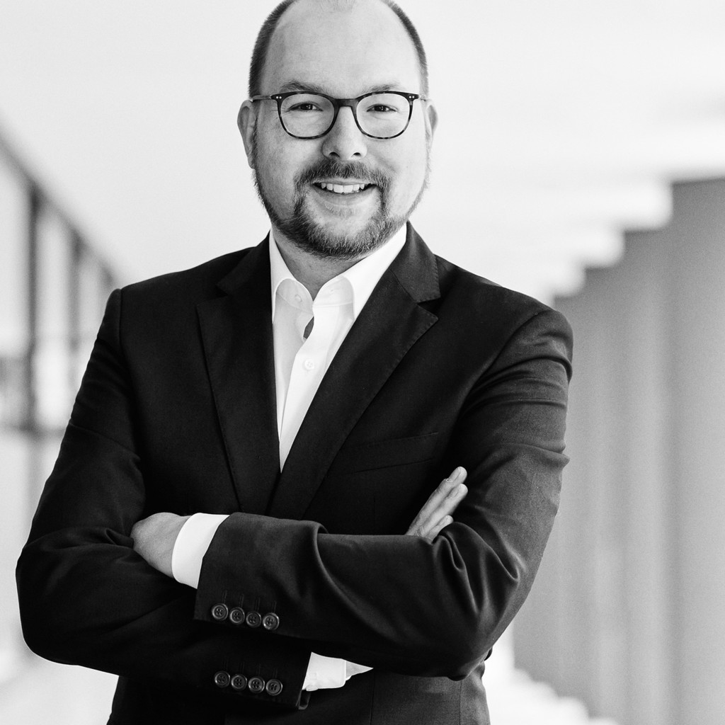 Dr. Dominik Wagner - Professor für allgemeine BWL - IUBH Duales Studium ...