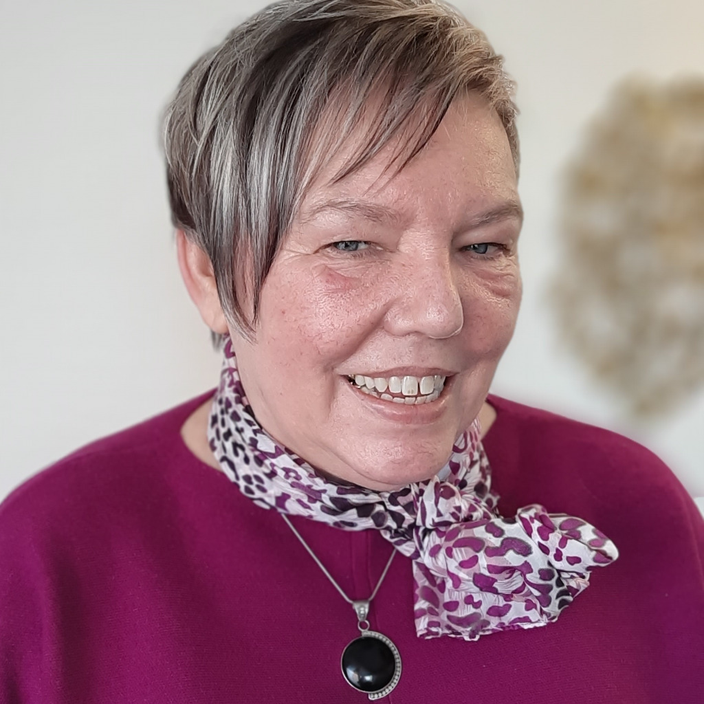 Christina Walker's Instagram, Twitter & Facebook on IDCrawl