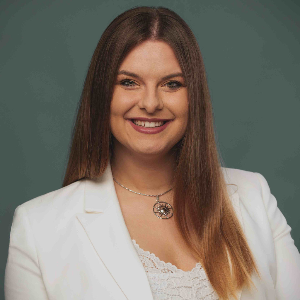 Katharina Noack - Assistentin der Geschäftsführung - CLAVARO Medical ...