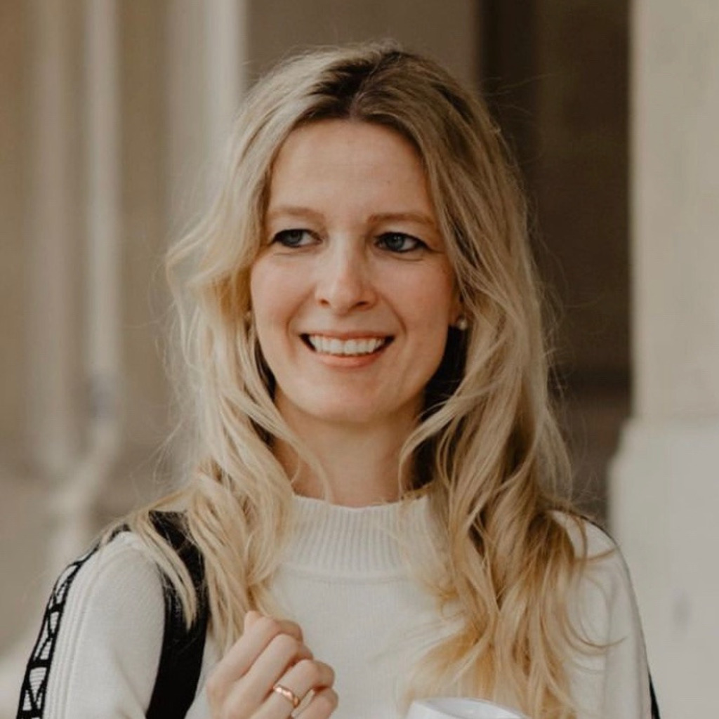 Stephanie Fromm - Assistentin der Bereichsleitung - Deutsche Bank ...