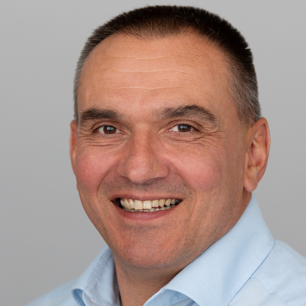 Michael Frey - Werkstattleiter Kfz-Ausbildung mit Fahrzeugreparatur ...