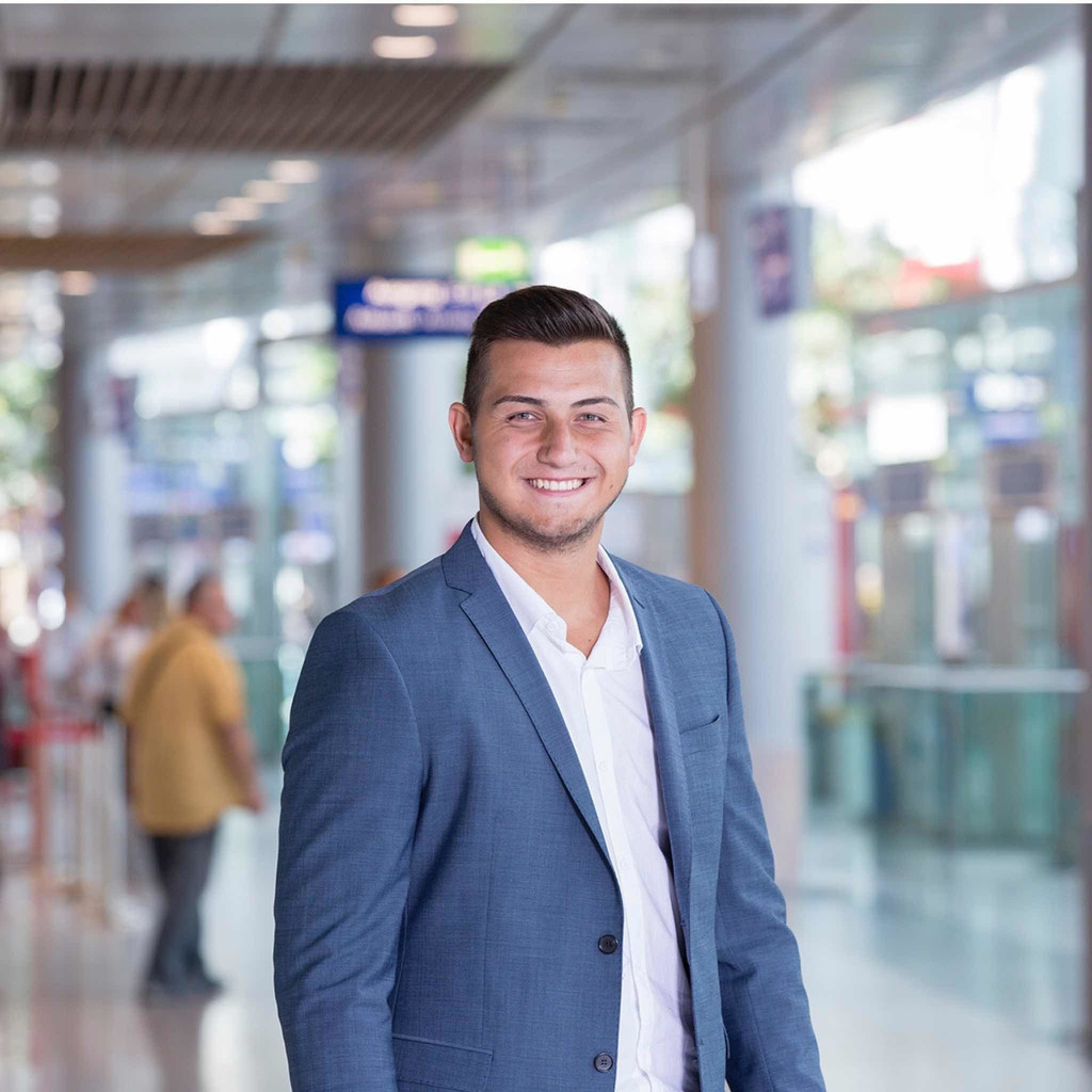 Jamie Fischer - Projekteinkäufer - Flughafen Düsseldorf GmbH | XING