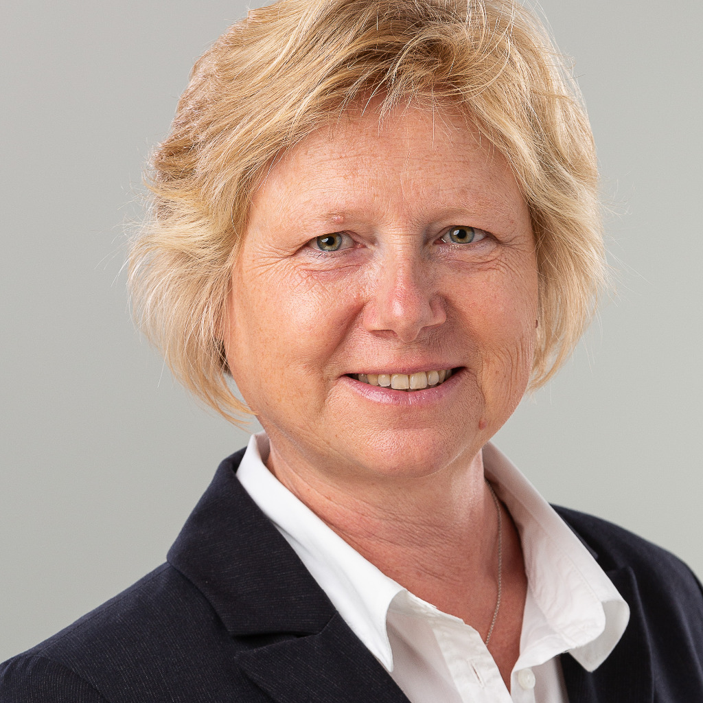 Birgit Hausmann - Syndikus-Steuerberaterin - LÖWEN ENTERTAINMENT GmbH ...